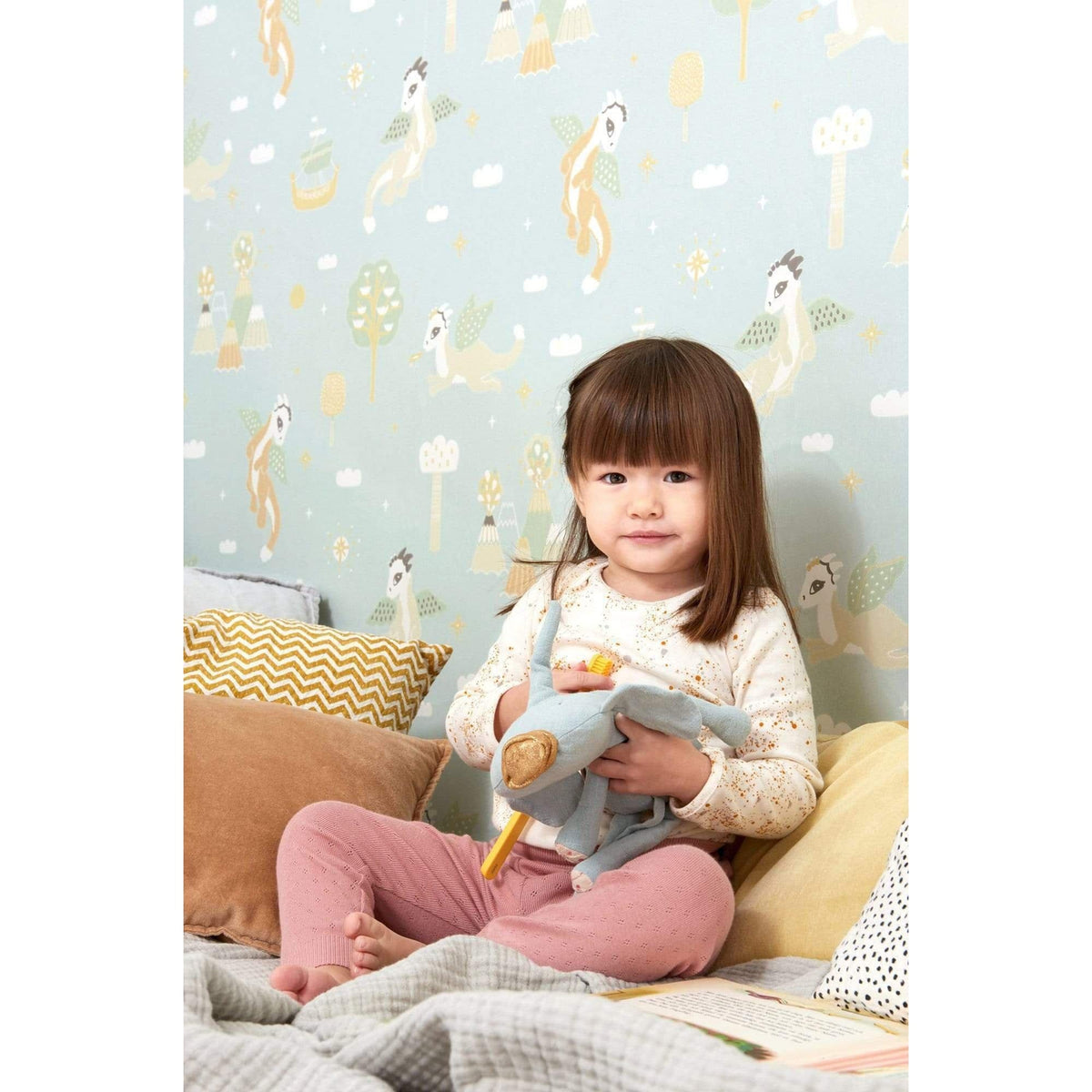 MAGICAL ADVENTURE DUSTY BLUE Non woven / Easy up-tapet för 675.00 SEK ...